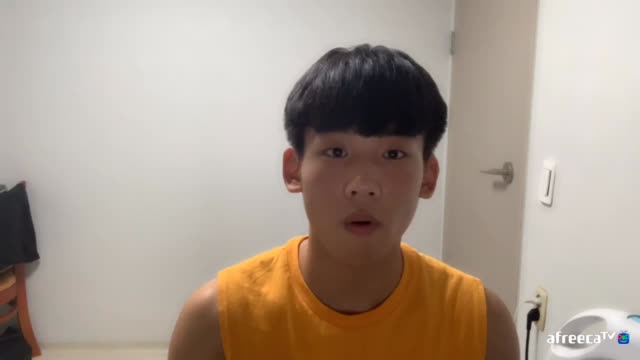 [클립]부산 신입고딩남캠D-34 어때 /먹방/토크/팬갑=복근/운동 | SOOP VOD