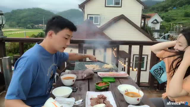 [클립]경남 남해)찌리랑 풀빌라BBq먹방 시조새 | SOOP VOD