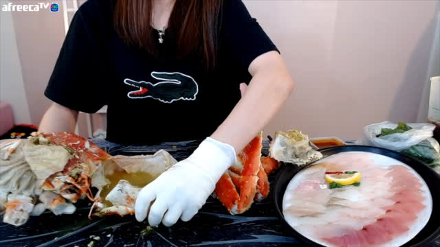 [클립] 1주년 돌잔치 킹크랩 3.7KG + 모듬회 먹방 | SOOP VOD