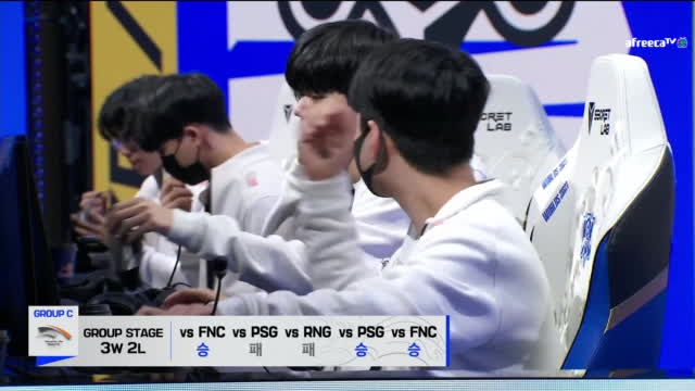 [클립][HLE vs RNG] 2021 LoL 월드챔피언십 그룹 스테이지 Day 6 | SOOP VOD