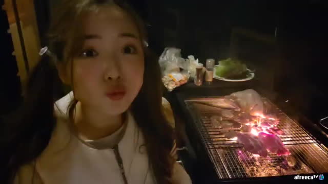 [클립]여자혼자펜션♡비어치킨,목살삼겹살BBQ 불멍♡1박2일 | SOOP VOD