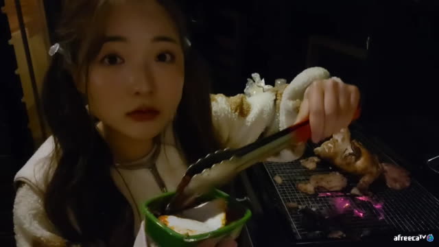 [클립]여자혼자펜션♡비어치킨,목살삼겹살BBQ 불멍♡1박2일 | SOOP VOD