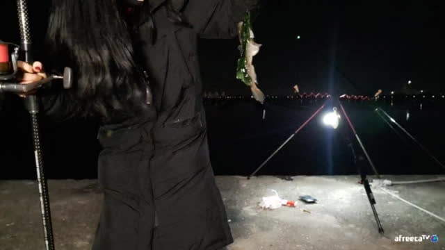 [클립]♡38두산♡즐기쟈~ 원투 낚시💜 마리당20 | SOOP VOD