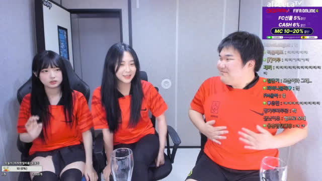 [클립]미녀분들오셨다.. 한국VS가나 카타르 월드컵 sbs mbc kbs 중계 축구 피파4 구루미X봉순X마빡 | SOOP VOD