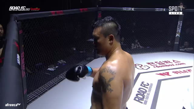 [클립][로드FC063] 명현만 vs 황인수 스페셜매치 | SOOP VOD