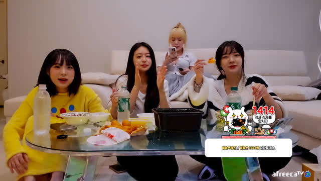 [클립]밥 먹으면서 남순 경기 보는 NSW 류하 추랑 다미 예솔 | 아프리카TV VOD