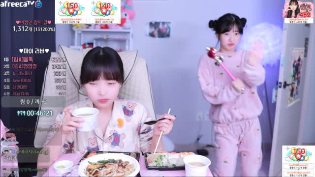 [클립][TPZ] 까망이랑 점심 먹을게용 | SOOP VOD