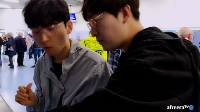 [클립][이상호] 상호x민교 - KFC 보다 이 치킨이 더 맛있네! 케찹 주웠다. 개꿀~ | SOOP VOD