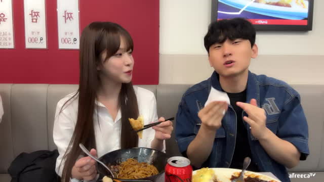 [클립]김민교x박민정 서울패션위크 | SOOP VOD