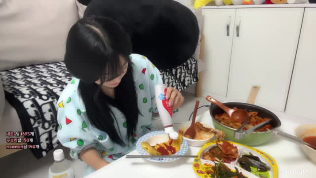 [클립]YB ) 새 집에서 랑종원의 닭볶음탕 먹방 ㅠ 1414귀인…있나여…. | 아프리카TV VOD