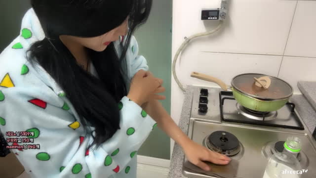 [클립]YB ) 새 집에서 랑종원의 닭볶음탕 먹방 ㅠ 1414귀인…있나여…. | 아프리카TV VOD