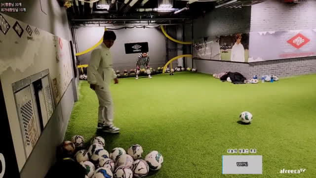 [캐치]서쫑알 쫑알vs슬기 풋살 pk대결 코스봐라!!3 feat. 3만원 + 골대 | SOOP VOD