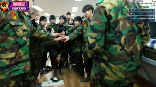 [클립]JSA스른거탑1화) 연합부대와 첫번째 훈련 대결 결과는???? | SOOP VOD