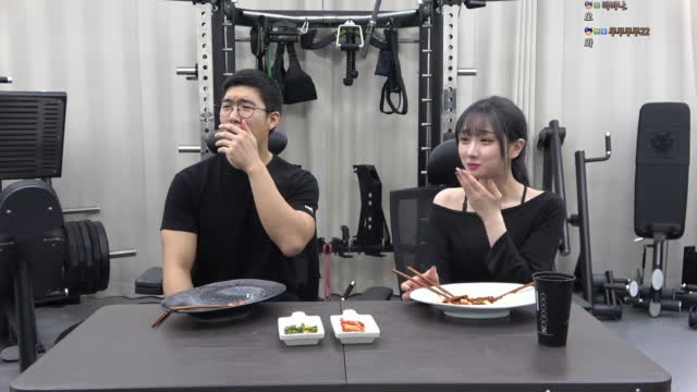 [클립]와이프 앞에서 여캠 PT 수업 (우정X4) | SOOP VOD