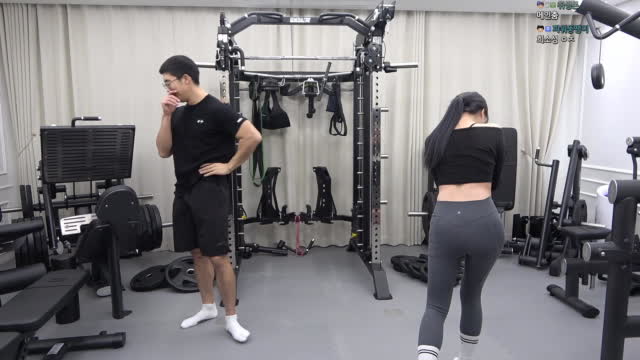 [클립]와이프 앞에서 여캠 PT 수업 (우정X4) | SOOP VOD