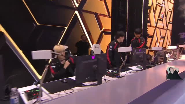 [클립]울챔스 / TL vs T1 #EWC | SOOP VOD