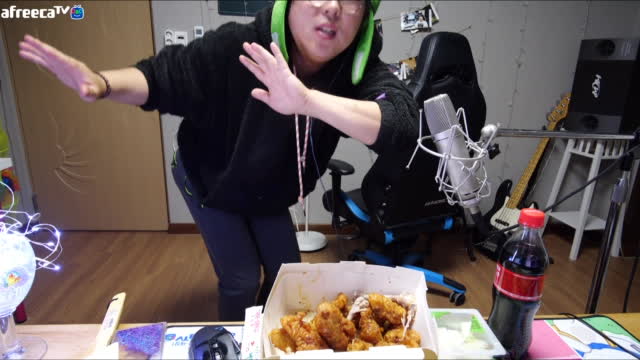 [클립]치킨먹방_BHC 골드킹 | SOOP VOD