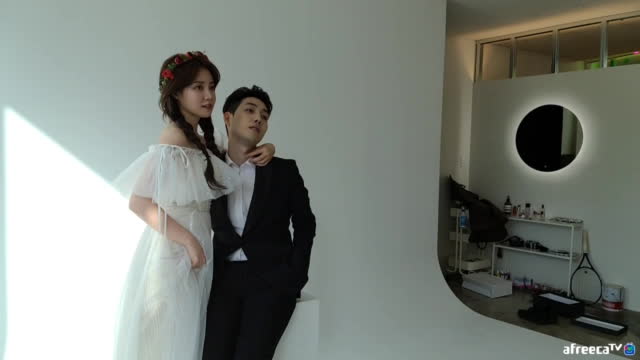 [클립] 꽃님X필메 - 웨딩촬영3 | SOOP VOD