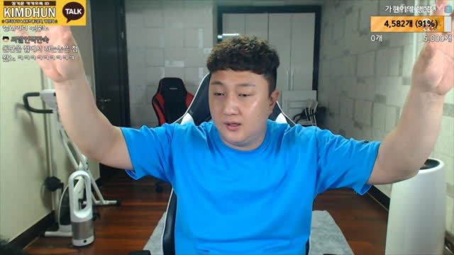 [클립]💋19) 후방주의 시청자와의 키스타임♥ | SOOP VOD