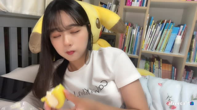 [클립]18살 고딩 신입여캠 눕방 자가격리 3일차 ㅠㅅㅠ | SOOP VOD