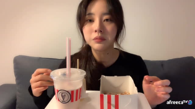 [클립]네덜란드에서 kfc 먹방한다!!🌷 | SOOP VOD