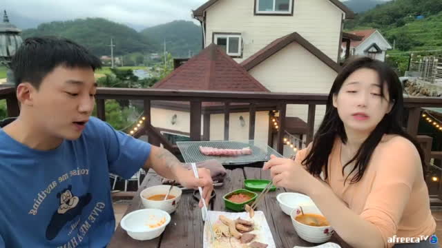 [클립]경남 남해)찌리랑 풀빌라BBq먹방 시조새 | SOOP VOD