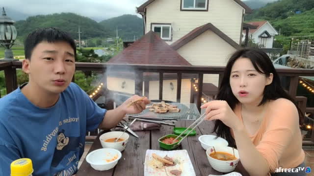 [클립]경남 남해)찌리랑 풀빌라BBq먹방 시조새 | SOOP VOD