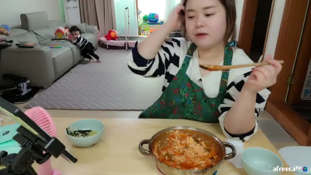 [클립][율율이네💜] 오늘은 뭘먹지~~~~? | 아프리카TV VOD