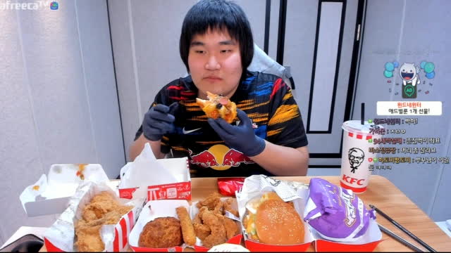 [클립]KFC치짜세트+핫통삼겹+징거버거+트위스트세트먹방 마빡 피파4 | SOOP VOD