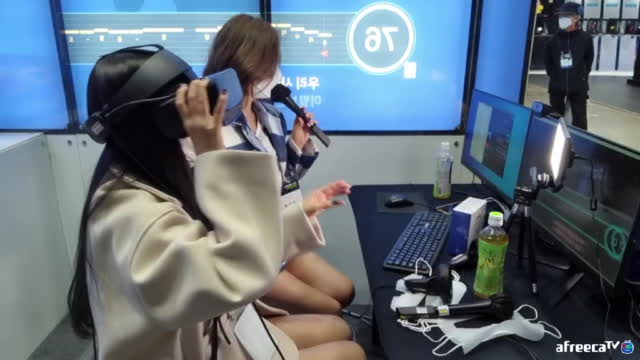 [클립]규랑언니랑 과학기술대전 vr노래방 체험해보자잇 | SOOP VOD