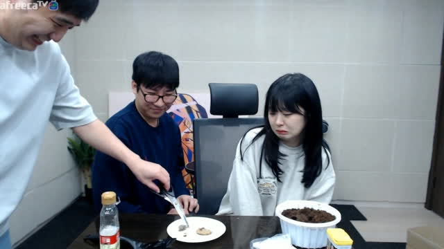 [철기중대] 학생회장빵 리버 벌칙하는 이소룡.avi | SOOP VOD