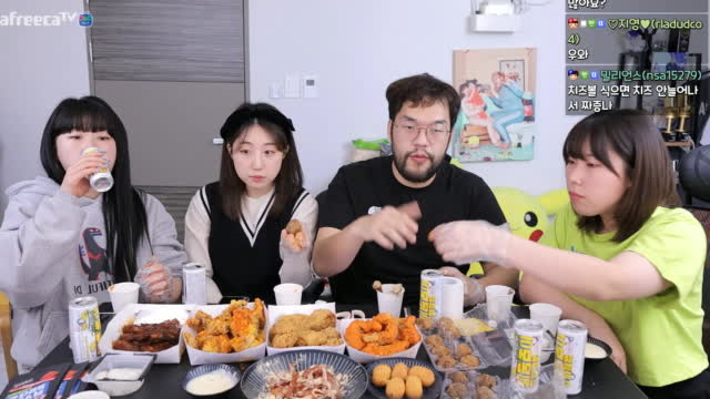 [클립]생)스타홍구 x샛별x둘째처제x막내처제 BBQ먹방 뀨우 | SOOP VOD