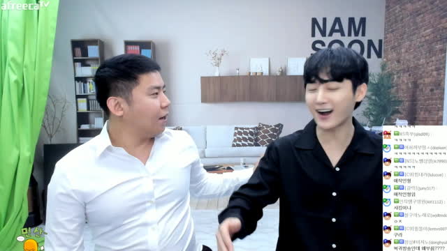 [클립]🔥철구x남순 - 철와대 vs NSU 대학대전🔥(feat.벌칙빵) | 아프리카TV VOD