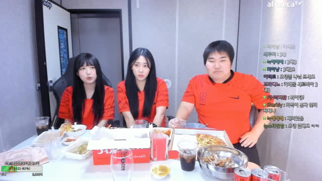 [클립]한국VS가나 카타르 월드컵 sbs mbc kbs 중계 축구 피파4 구루미X봉순X마빡 먹방!~ | SOOP VOD