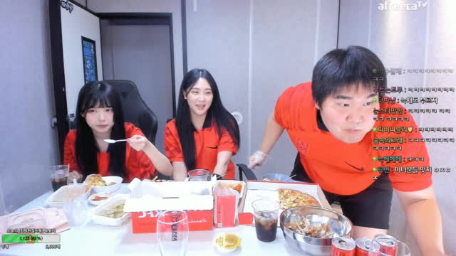 [클립]한국VS가나 카타르 월드컵 sbs mbc kbs 중계 축구 피파4 구루미X봉순X마빡 먹방!~ | SOOP VOD