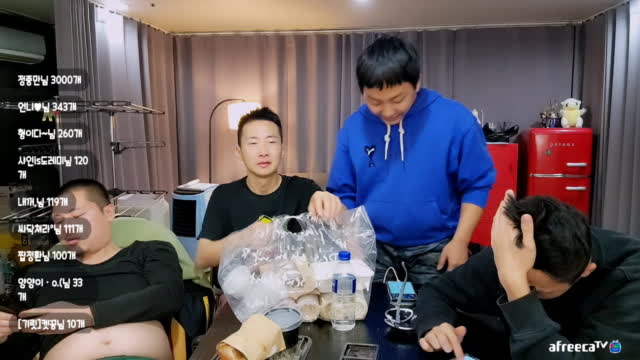 [클립]부천)💣정중만💣의하루🖕 시청자가 보내준 간식🍵 ft.BJ로봉남 주옥형2↑ 씨건 | SOOP VOD