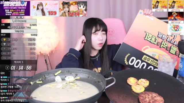 [클립]타격감맛집 사골떡만두국 14먹어 15먹지마 먹방 | SOOP VOD