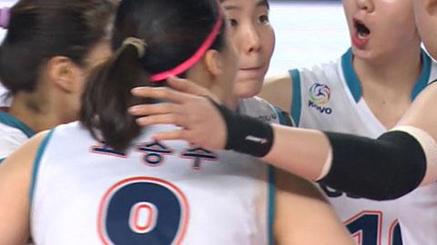 이소영-강소휘 막판 활약! 2세트도 가져오는 GS | SOOP VOD