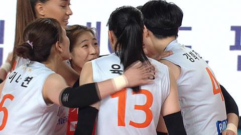 높은 수비 집중력으로 2세트를 가져가는 IBK기업은행 | SOOP VOD