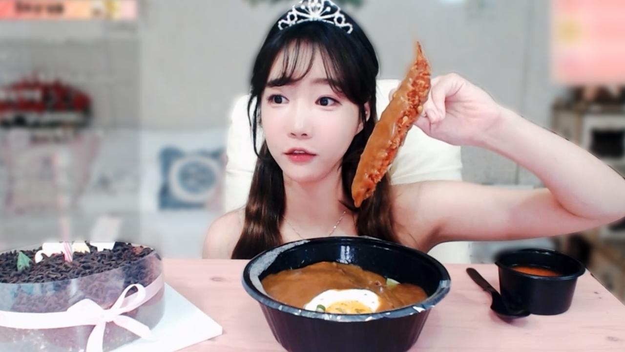 셀리♥ 바삭한 돈까스와 매콤한 커리의 조합! | SOOP VOD