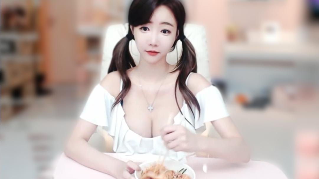 셀리♥ 호로록 호로록 여름 별미 비빔국수 먹방! | SOOP VOD