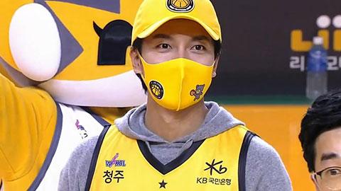 KB스타즈 홈 개막전을 알리는 이승기의 시투! | SOOP VOD