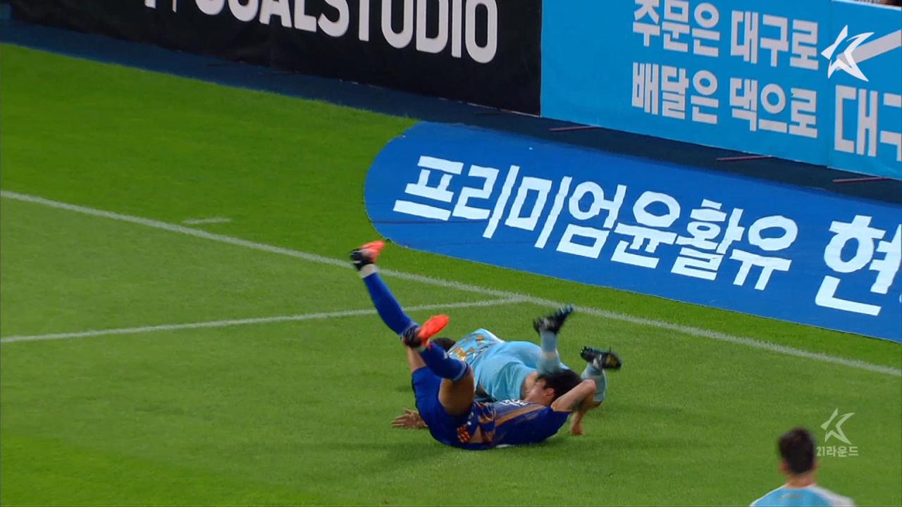 '경고 + PK..' VAR 판독 결과 설영우의 반칙으로 페널티킥 기회를 얻는 대구 FC / 후반 39분 | SOOP VOD