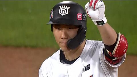 오윤석의 일발장타로 또 다시 추가점 올리는 KT | SOOP VOD