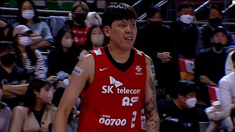 경기의 흐름은 SK로? 에르난데스를 막아내는 최준용! | SOOP VOD