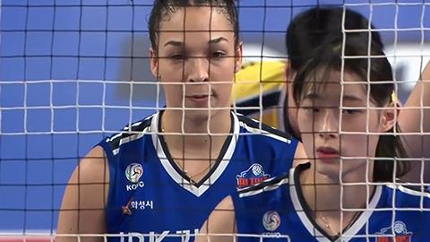 산타나의 강스파이크 득점! 큰 차이로 세트 가져가는 IBK | SOOP VOD