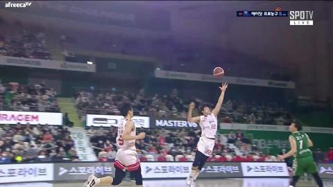 완벽한 수비위치 선정, 두 번의 속공을 막아내는 SK! | SOOP VOD