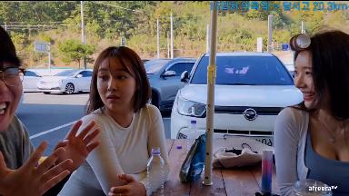 봉준: 넌 내이상형 아니야 너무 말랐어 / 금화: 고마워 / 봉준: 금화가 사귀자면 안사귀고 누나가 사귀자면 사겨 / 채이 ...