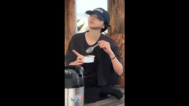 [캐치]일본인bj유이 영덕 최고절경에서 게🦀를 잡쉐봐 [mbc애브리원 촌스러운 한달살기 2 ] | SOOP VOD